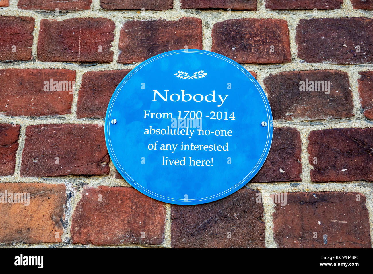 Blue plaque on brick wall hi-res stock photography and images - Alamy