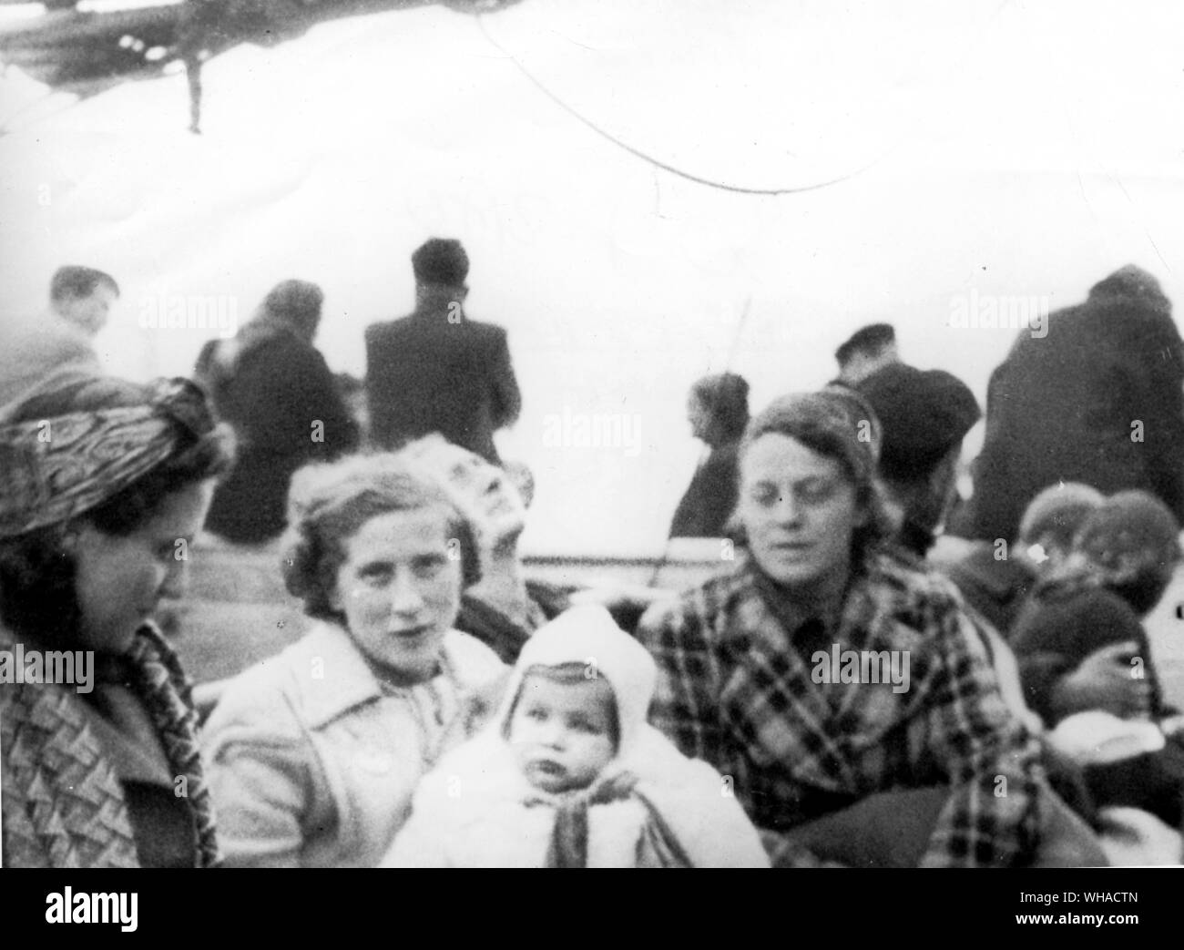 Refugees boat hi-res stock photography and images - Alamy