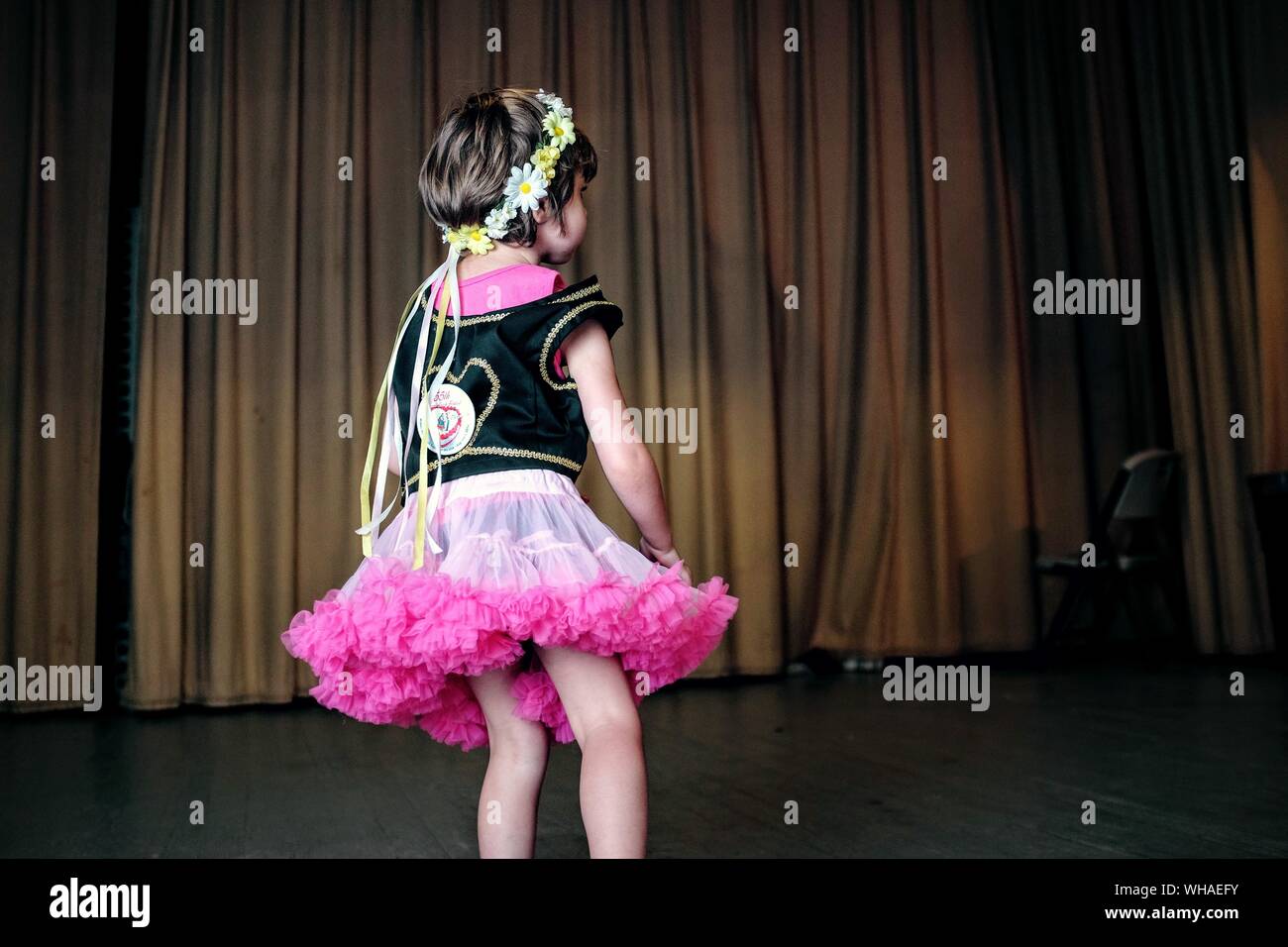 Child stage curtain hi-res stock photography and images - Alamy