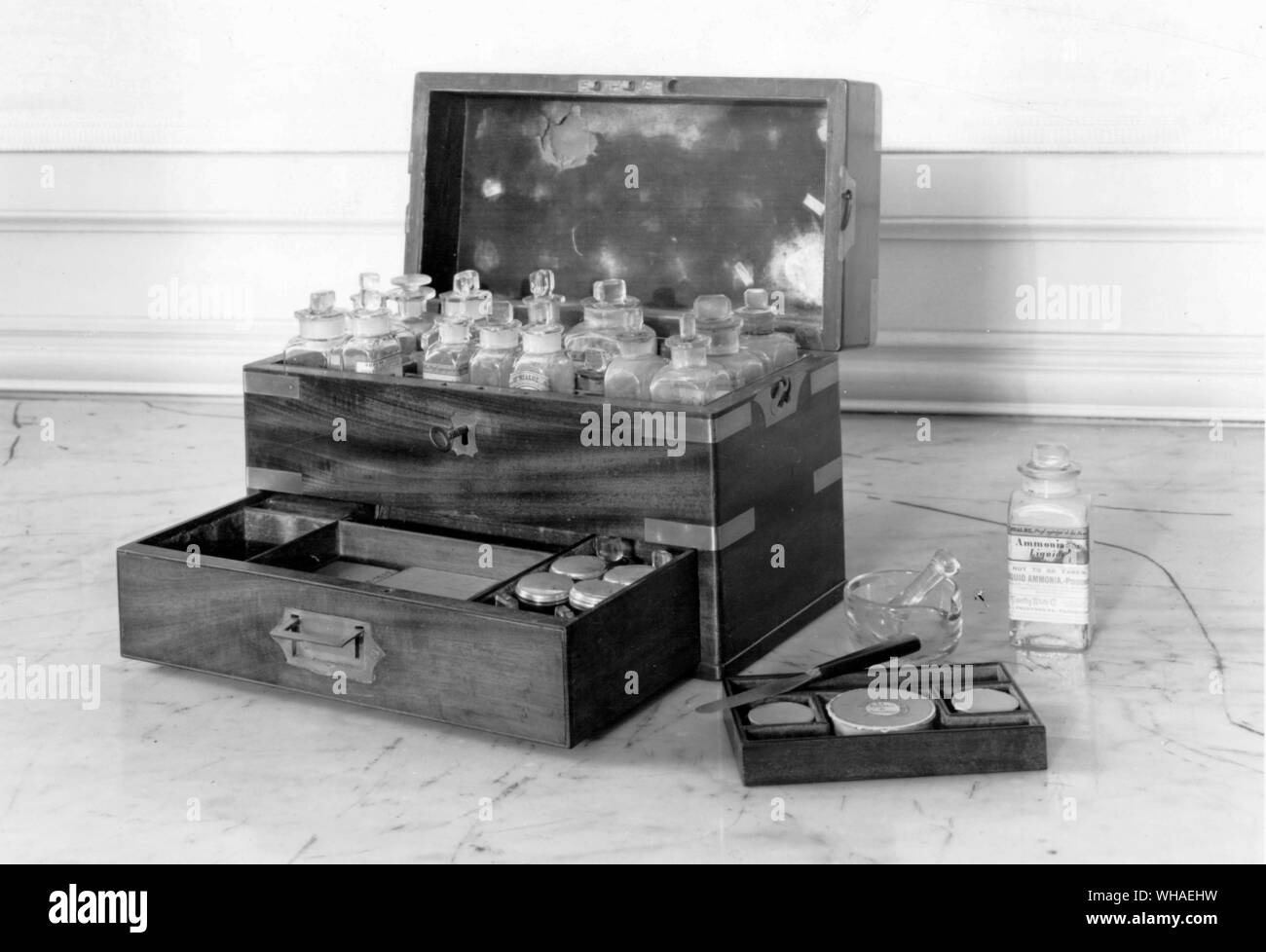 Medicine chest hi-res stock photography and images - Alamy