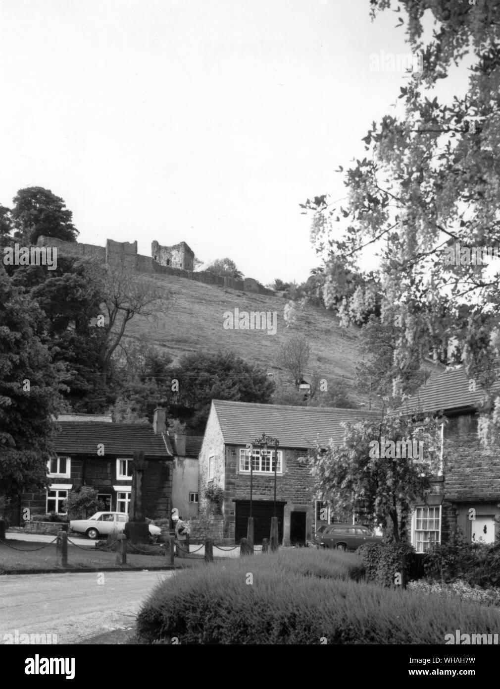 Castleton derbyshire village hi-res stock photography and images - Alamy