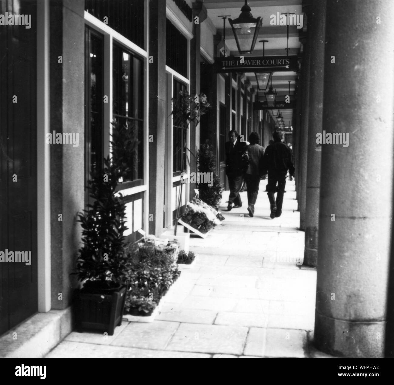 Row shops hi-res stock photography and images - Alamy