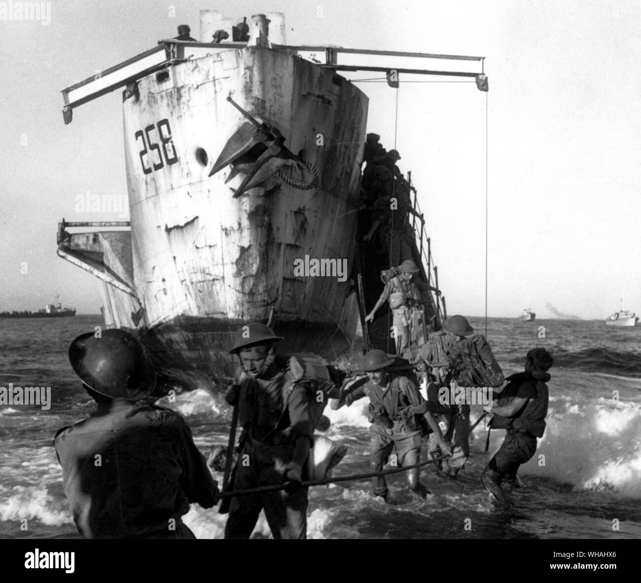 Wwii landing craft hi-res stock photography and images - Alamy