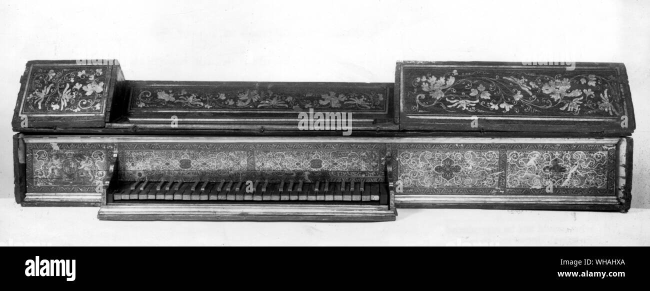 Harpsichord hi-res stock photography and images - Alamy