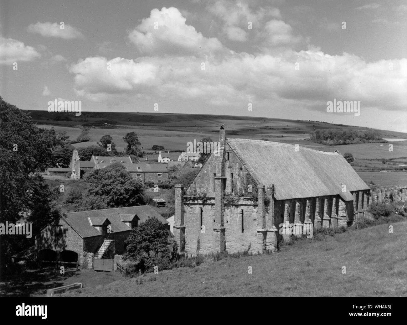 Tithe barn hi-res stock photography and images - Alamy
