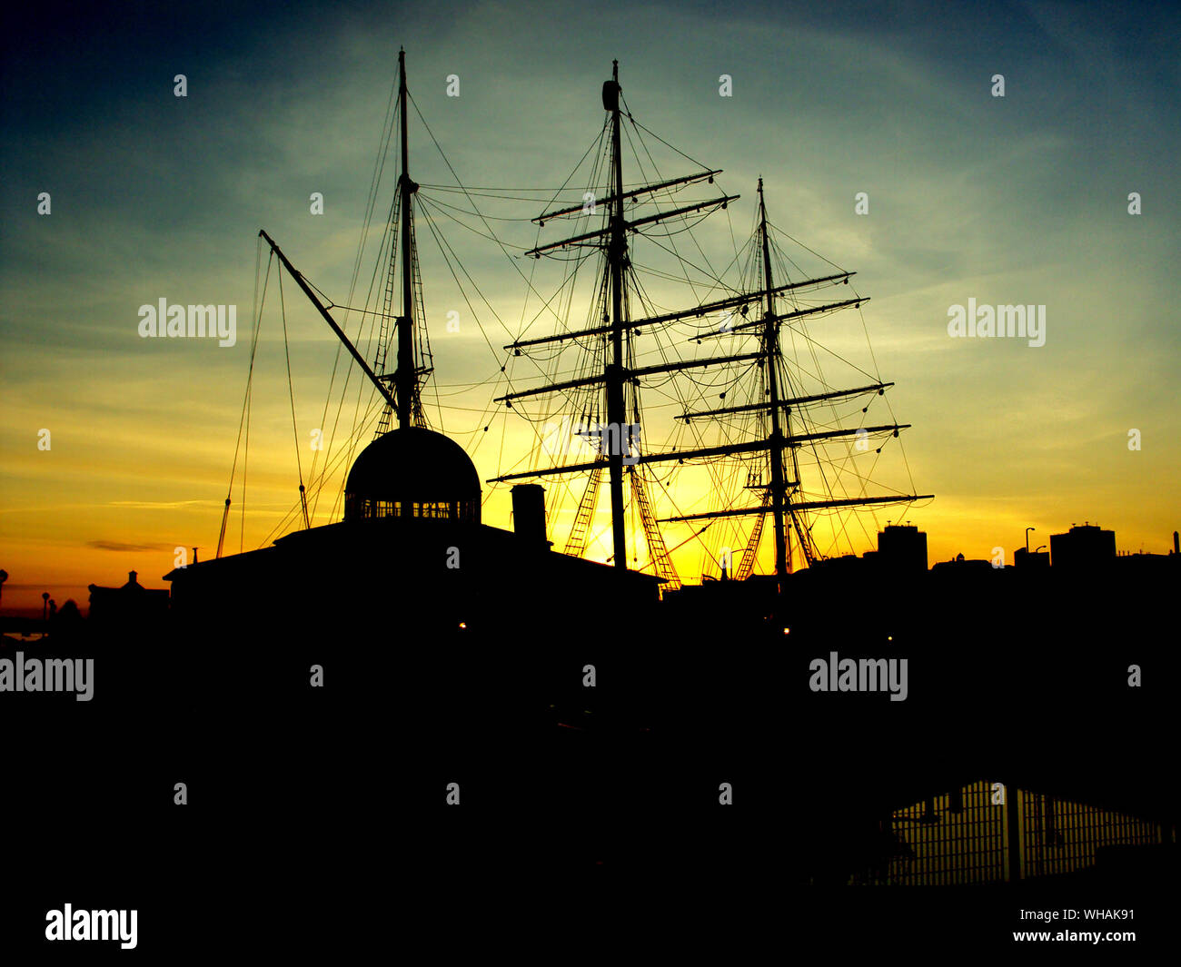 Rrs discovery mast hi-res stock photography and images - Alamy