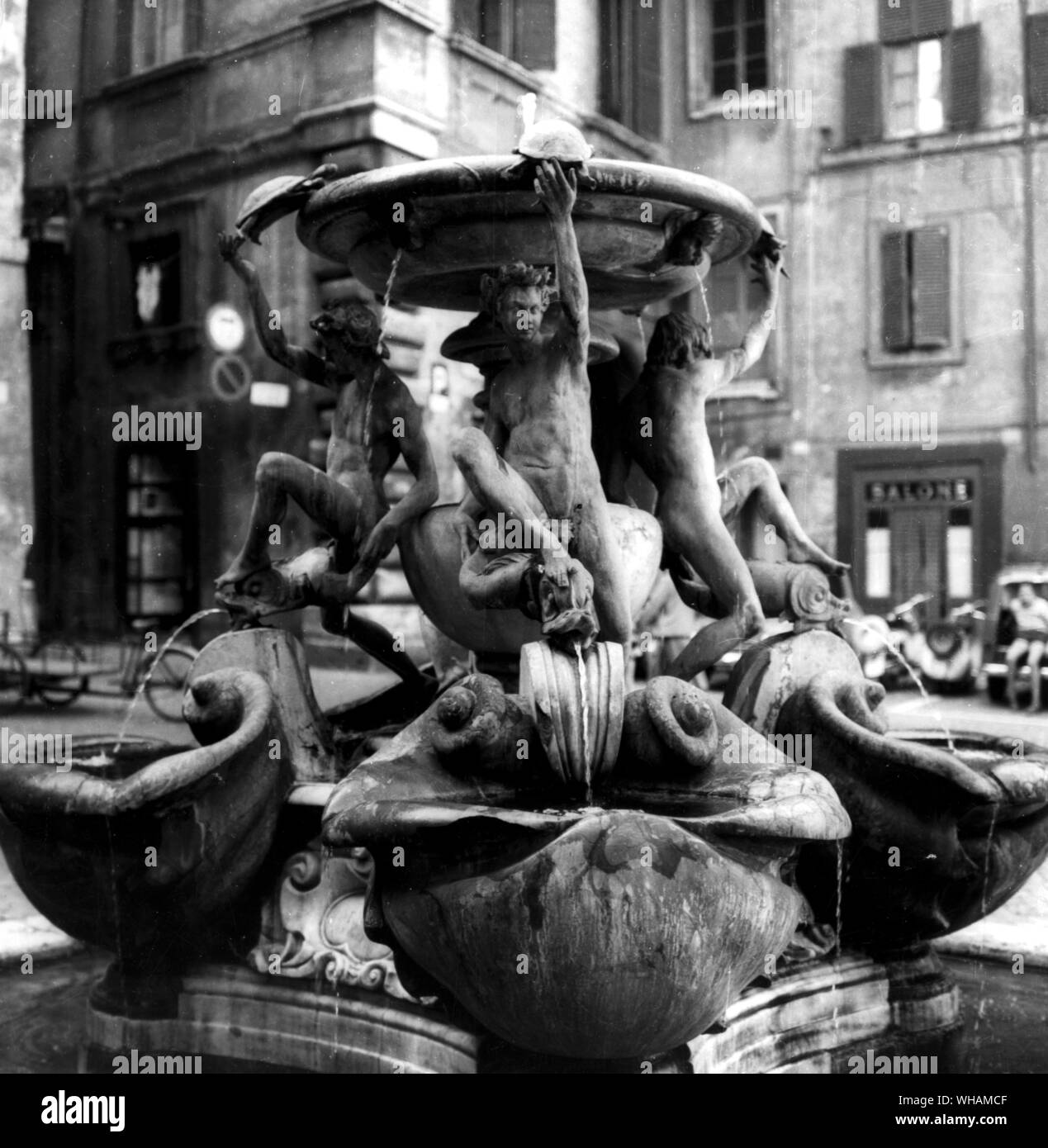 The fountain of the Tortoises in the Piazza Mattei Stock Photo - Alamy
