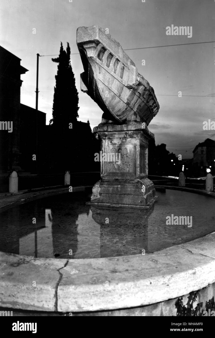 Navicella hi-res stock photography and images - Alamy