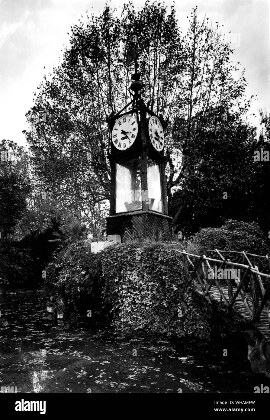 Water clock hi-res stock photography and images - Alamy