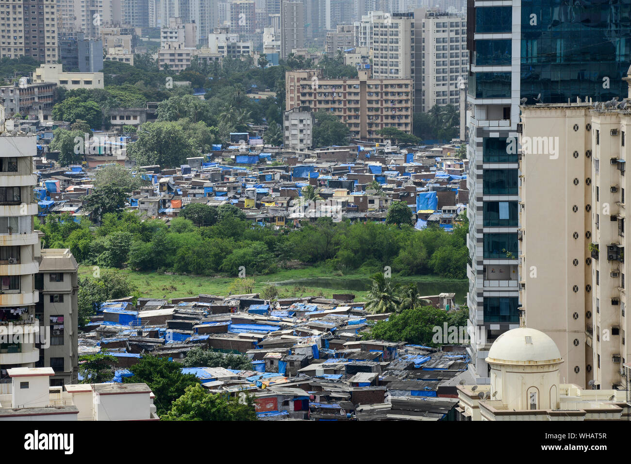 India, slum, modern hi-res stock photography and images - Alamy