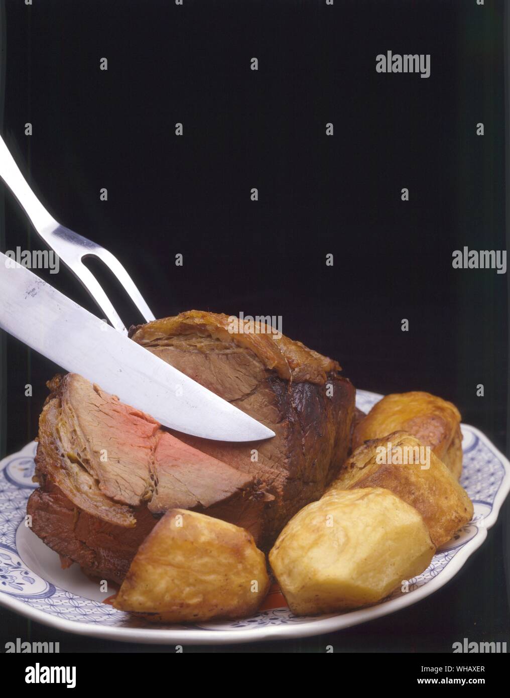 Roast Forerib Beef with Yorkshire Puddings Stock Photo - Alamy