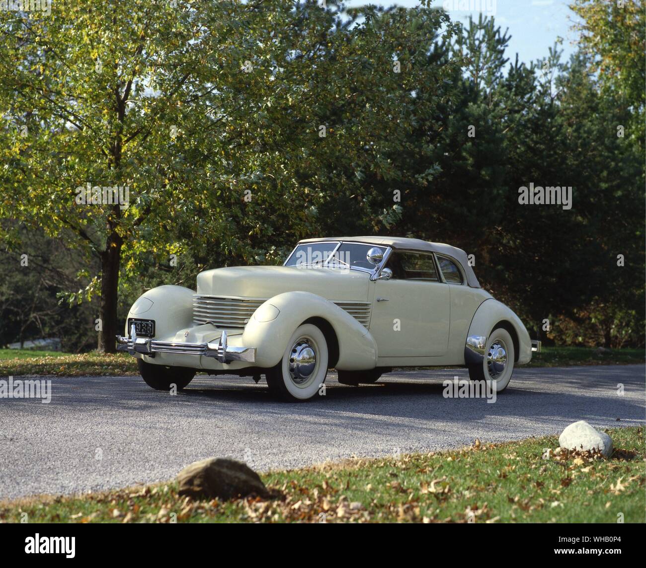 Cord 810 hi-res stock photography and images - Alamy