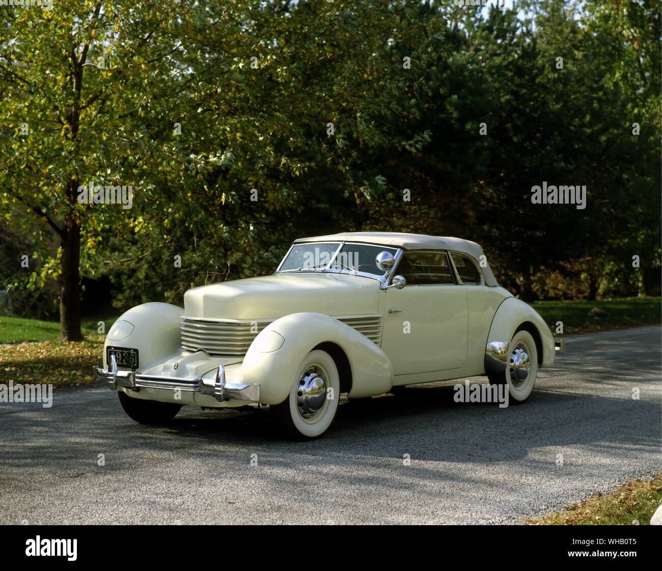 Cord 810 hi-res stock photography and images - Alamy