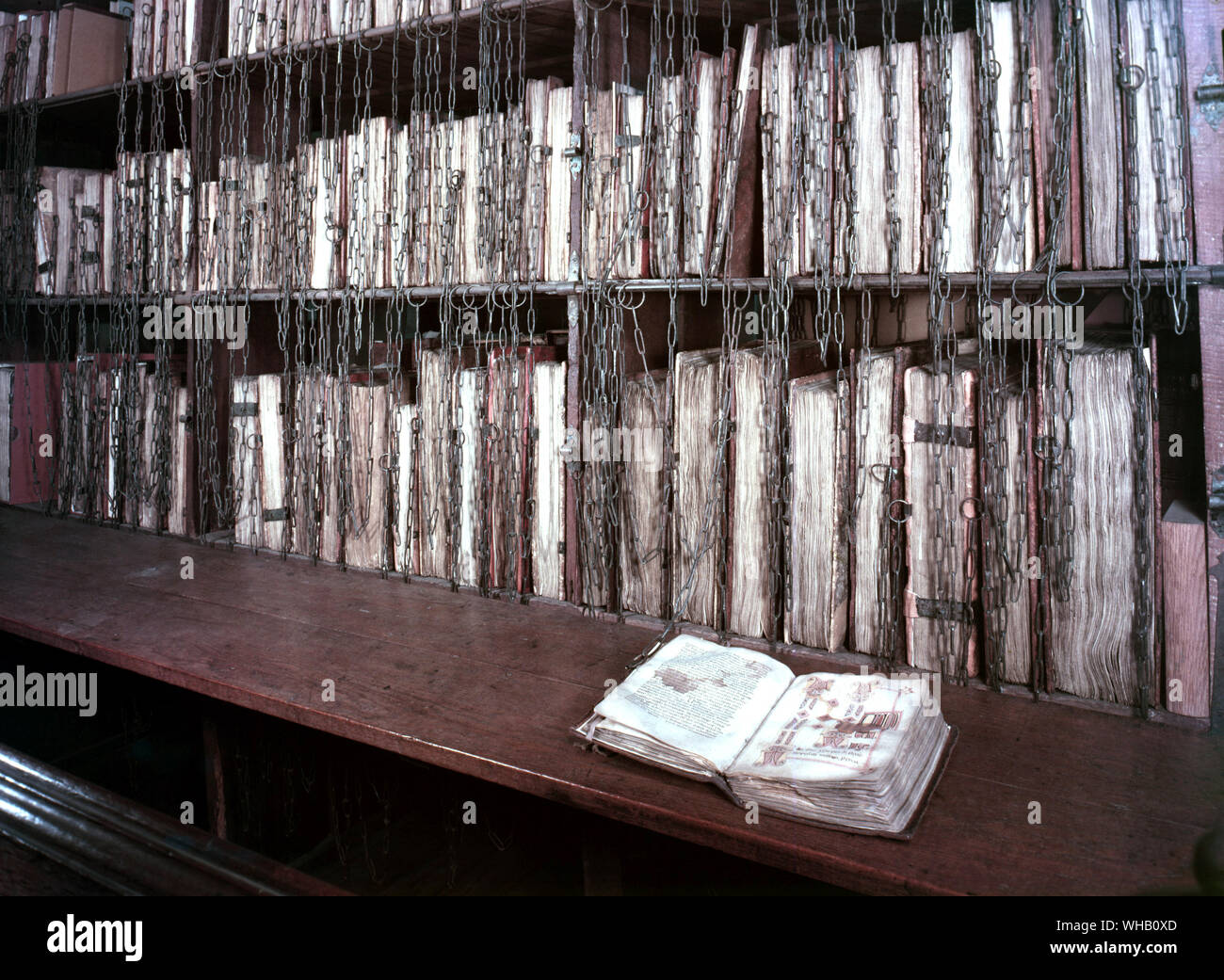 Chained books in hereford library hi-res stock photography and images ...