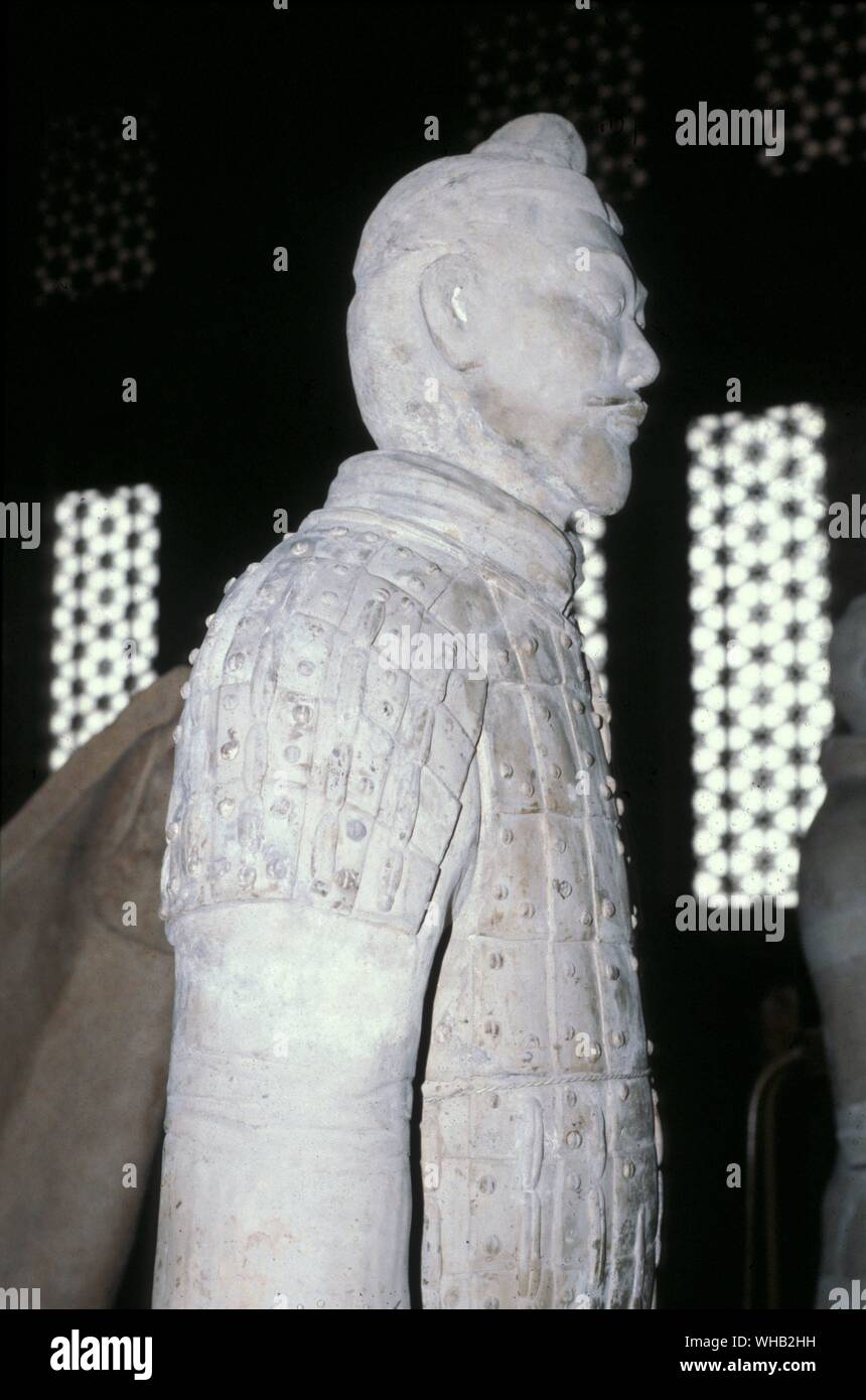 Statue of a Chi'In tomb soldier Stock Photo - Alamy