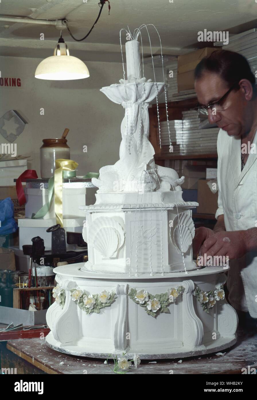 Formal cake hi-res stock photography and images - Alamy