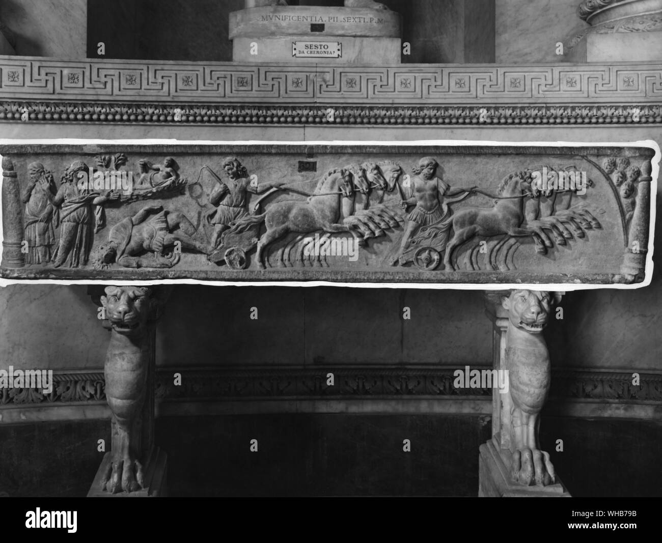 Greek in chariot hi-res stock photography and images - Alamy