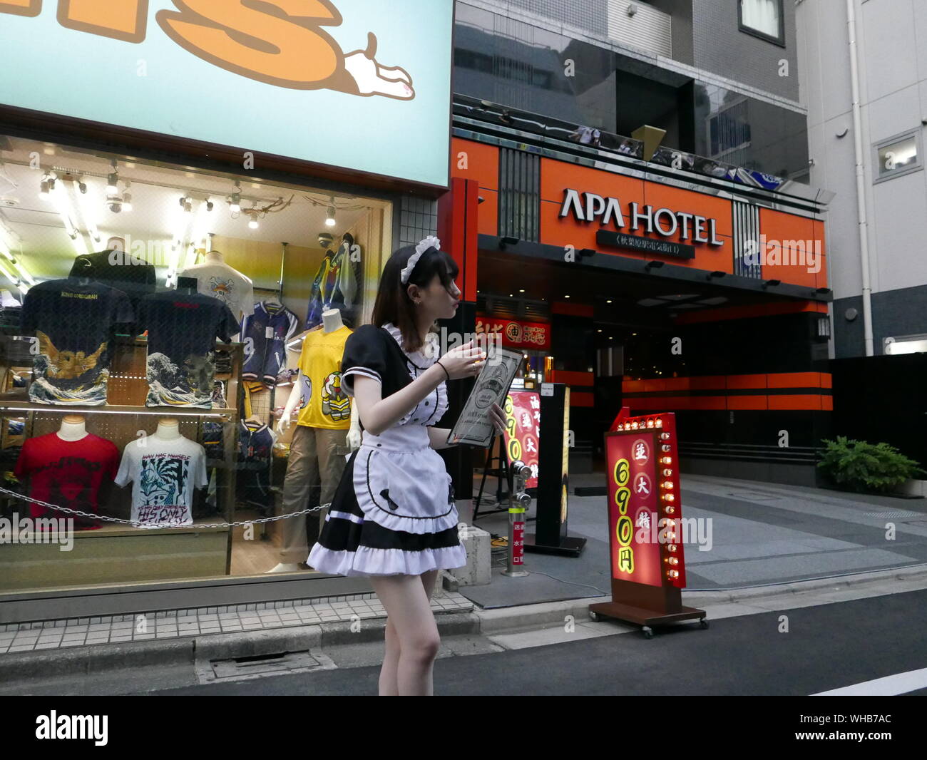 JAPAN - photo by Sean Sprague Akihabara, Tokyo, by night. Prostitutes ...