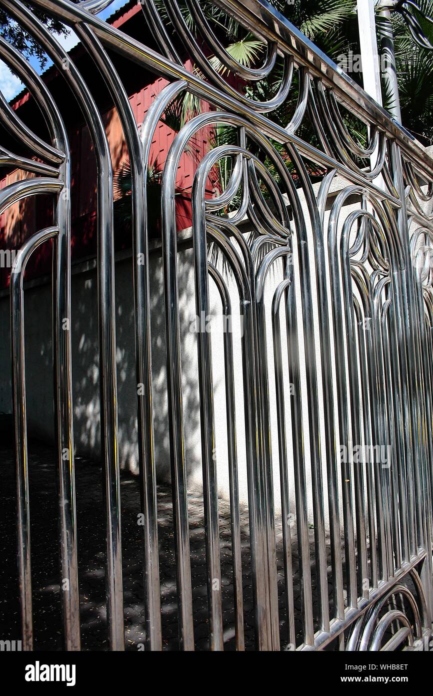 Metal gate pattern hi-res stock photography and images - Alamy