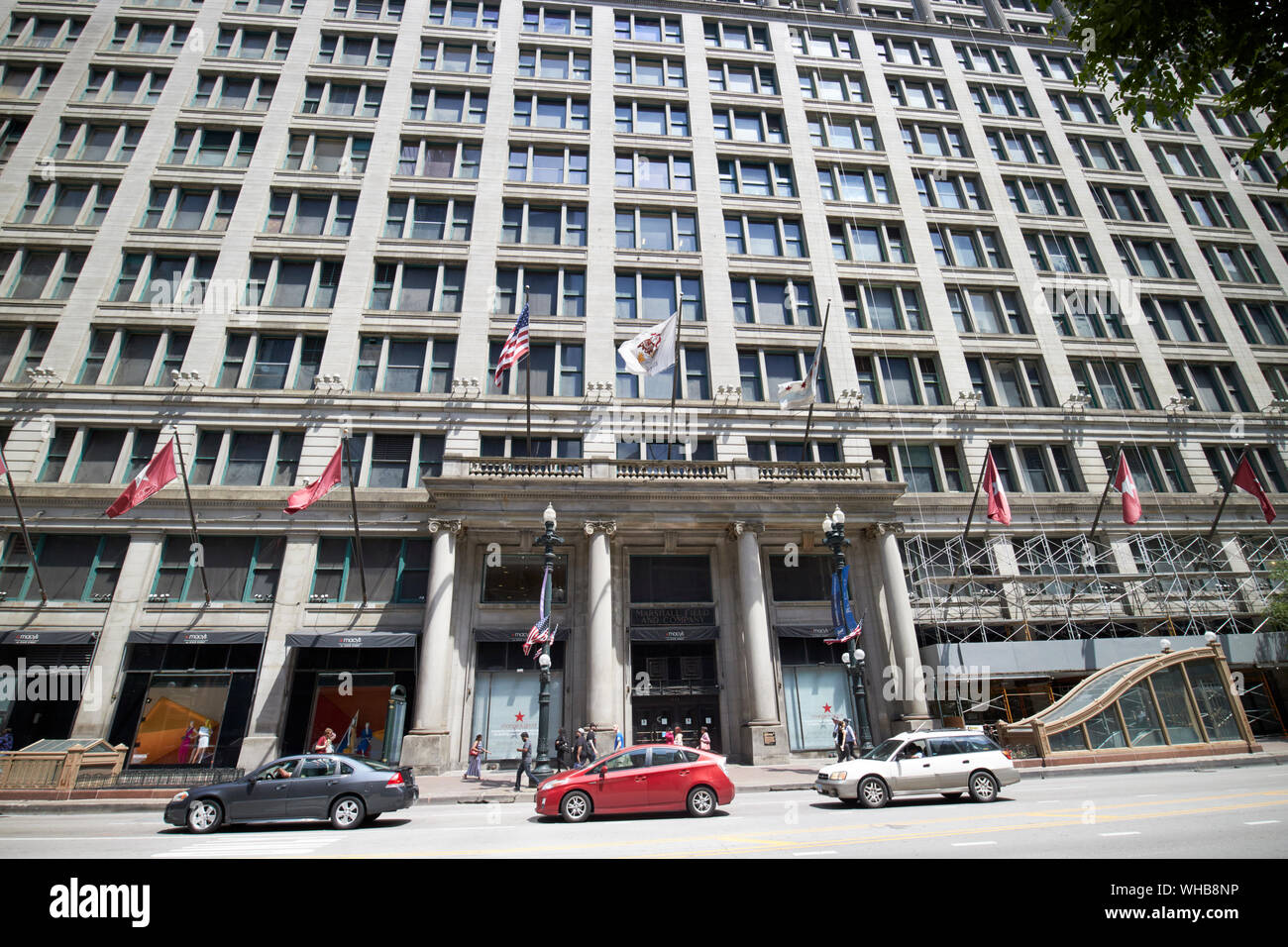 Macys on state street the marshall fields department store chicago ...