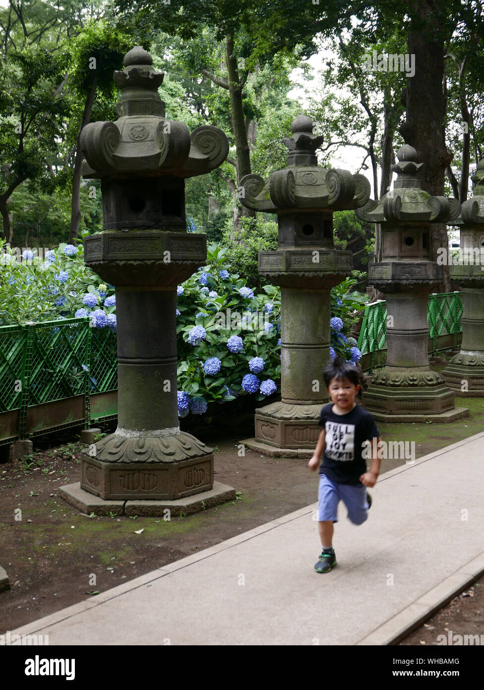 JAPAN - photo by Sean Sprague Ueno, Tokyo. Temple in Ueno Koen park ...