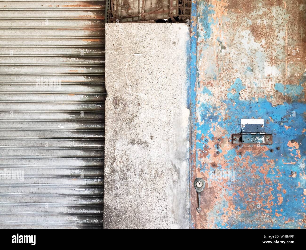 Closed shutter store architecture hi-res stock photography and images ...