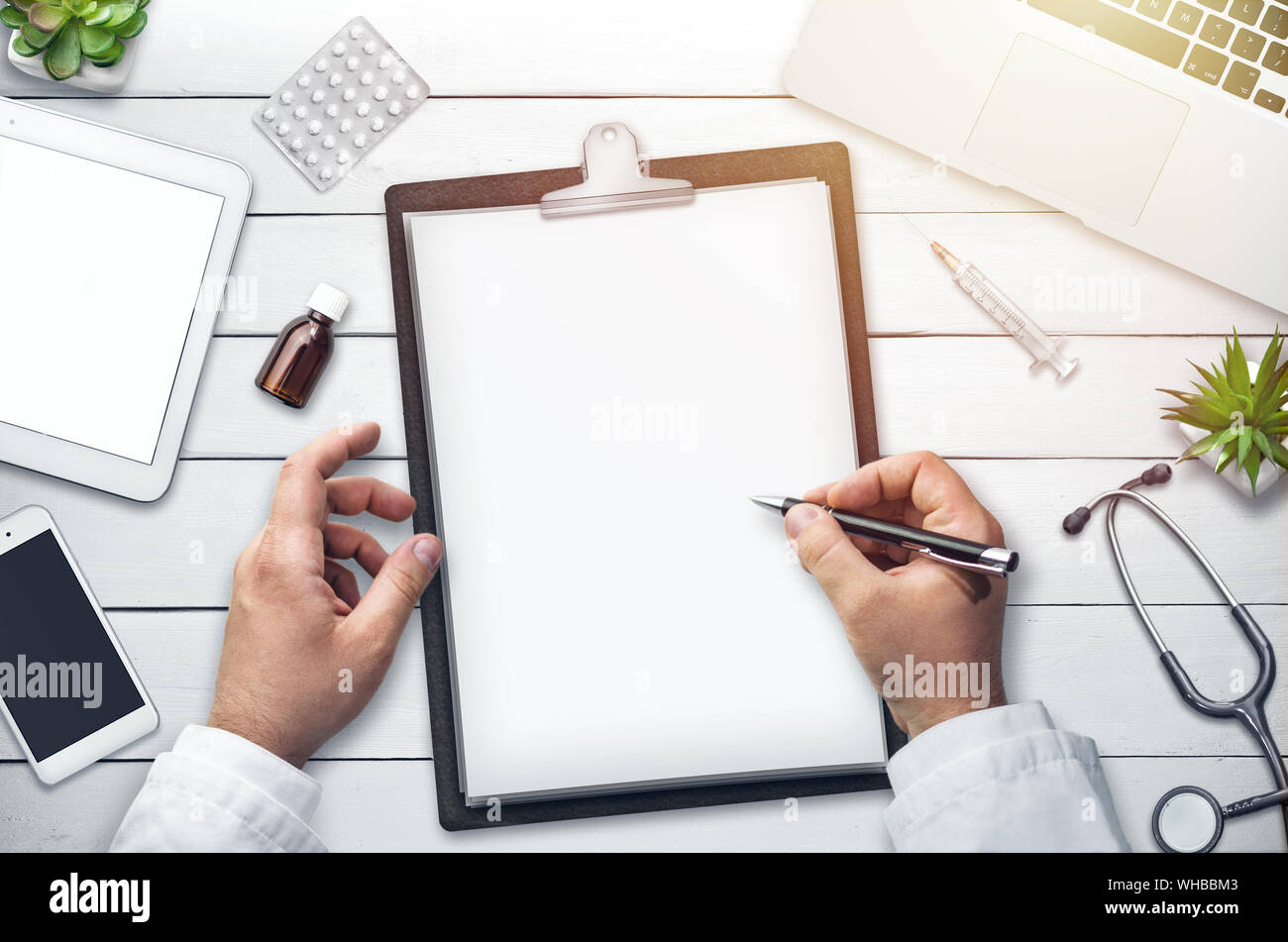 Hand doctor writing on hi-res stock photography and images - Alamy