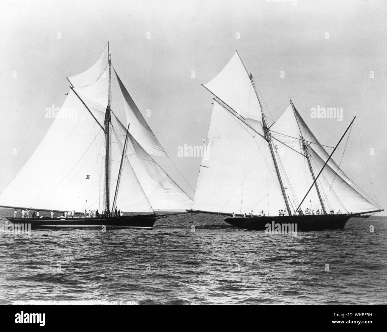 Sloop hi-res stock photography and images - Alamy