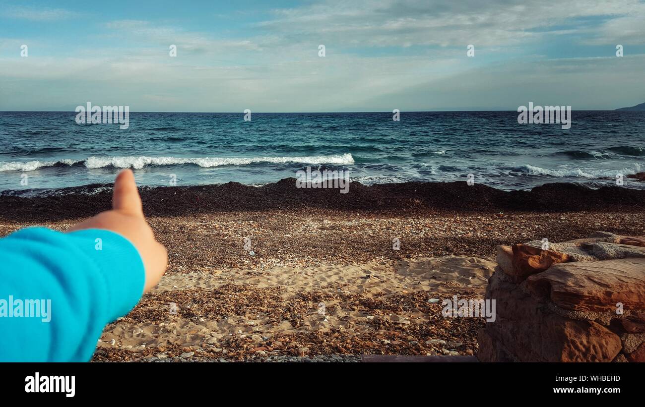 Child hand gesture wave hi-res stock photography and images - Alamy