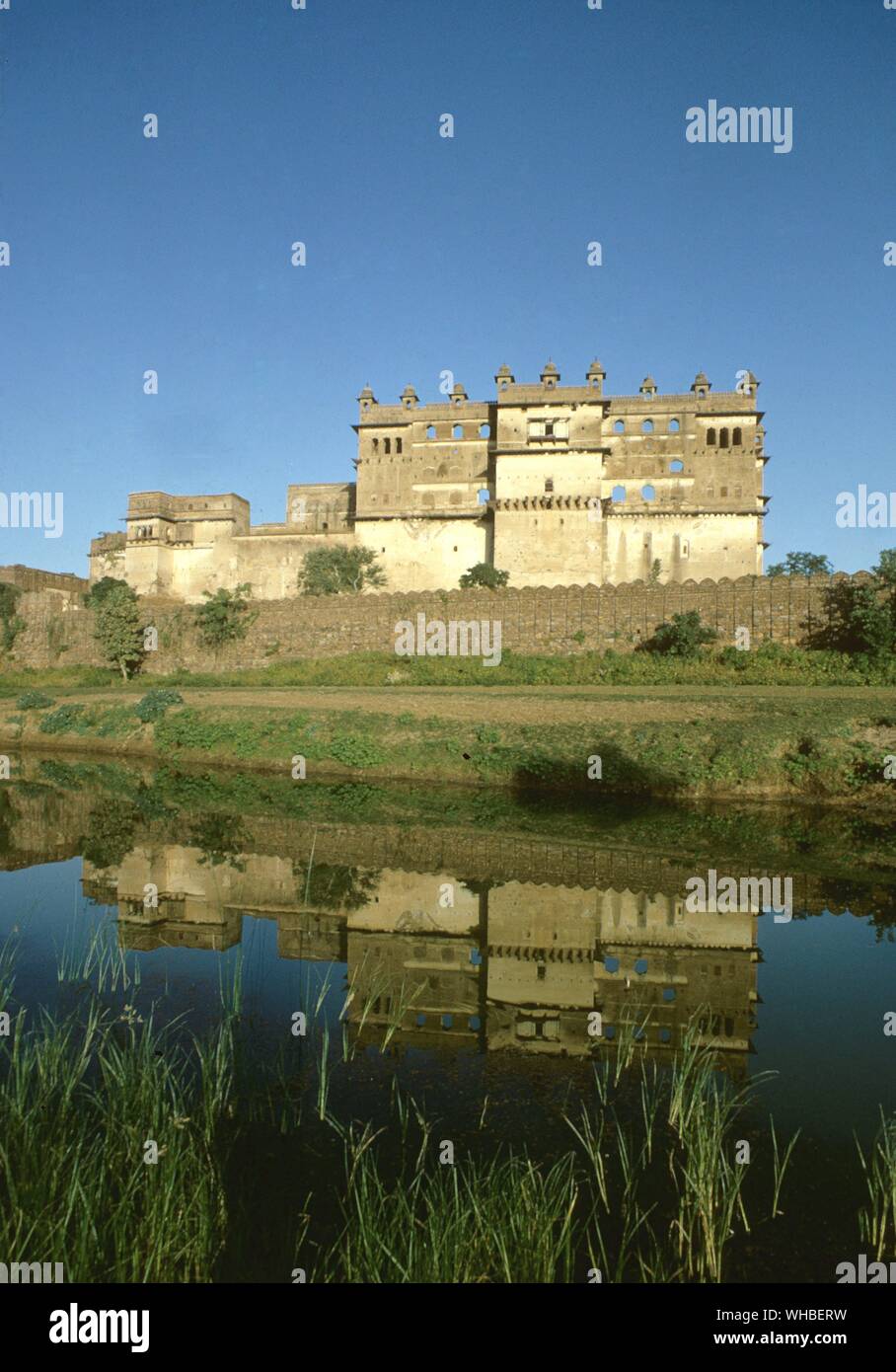 Palace at Bar Singh Deo at Orchha , India Stock Photo - Alamy