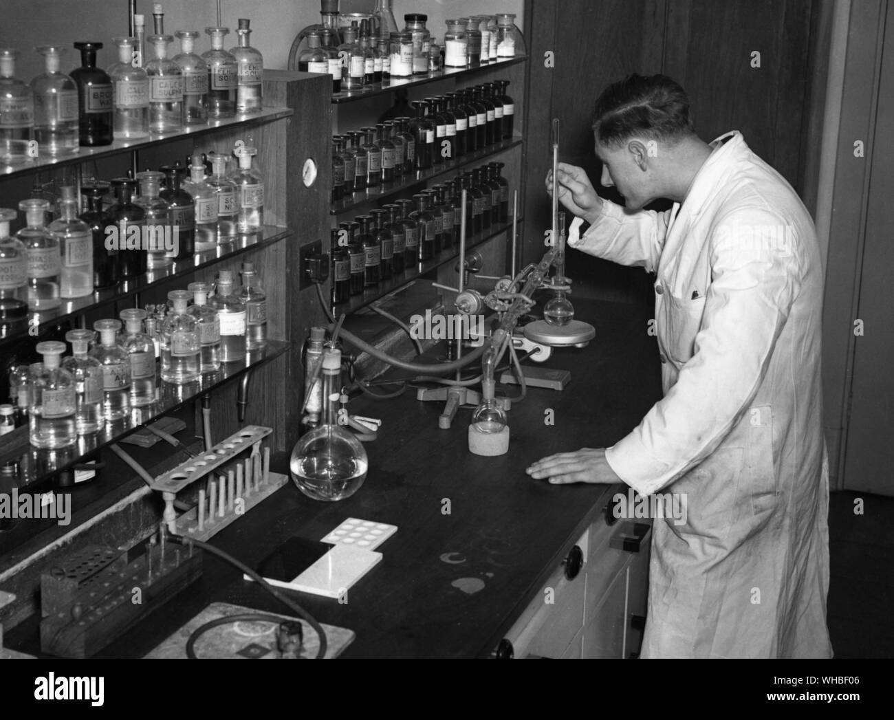 Laboratories hi-res stock photography and images - Alamy