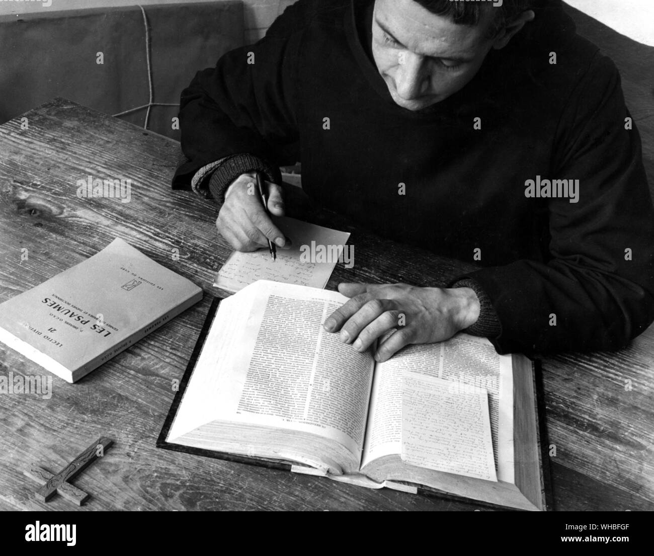 Monk studying Black and White Stock Photos & Images - Alamy