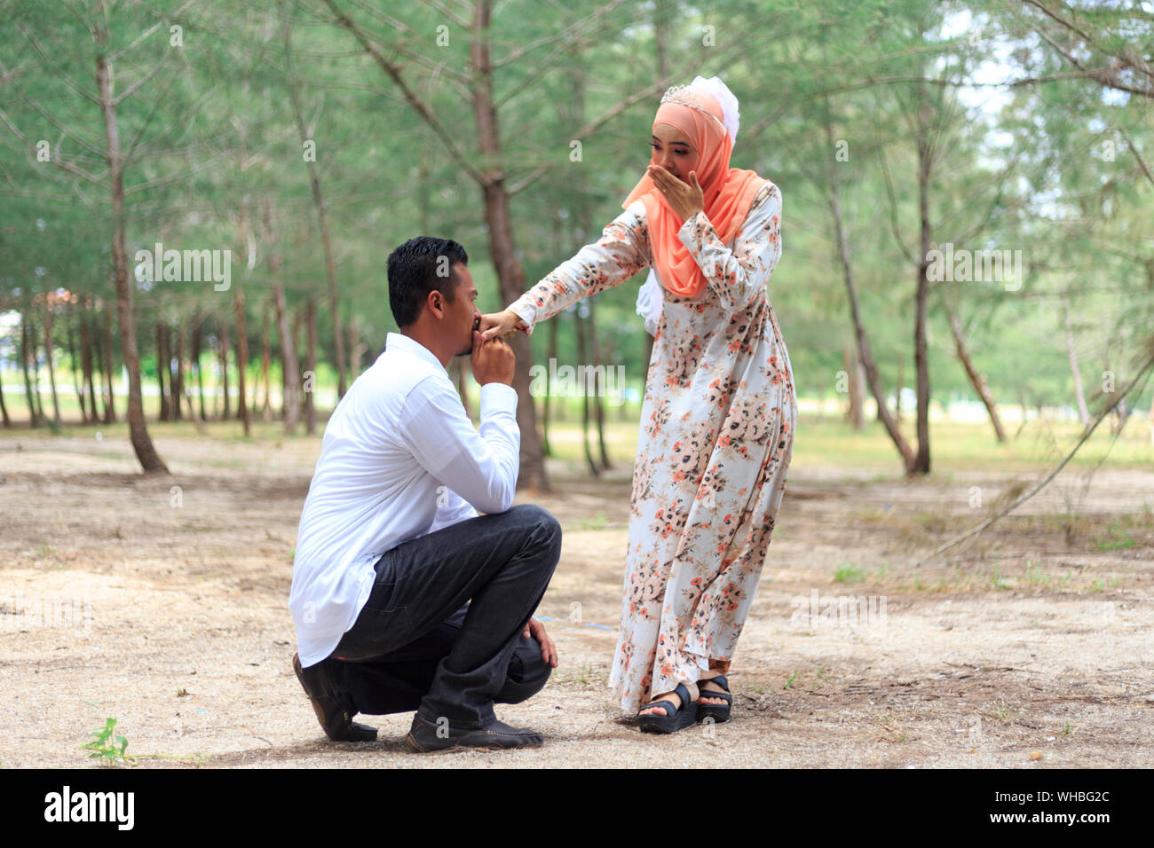 Man kissing women hand hi-res stock photography and images - Alamy
