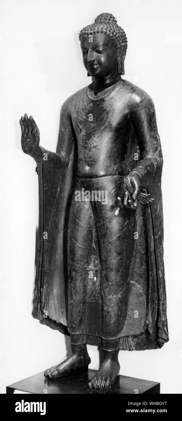 Colossal buddha hi-res stock photography and images - Alamy