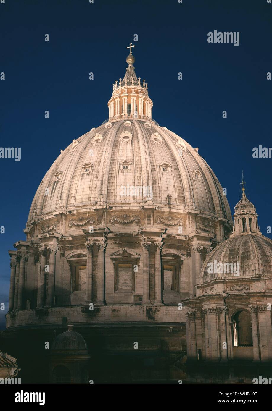 Columns on dome st hi-res stock photography and images - Alamy