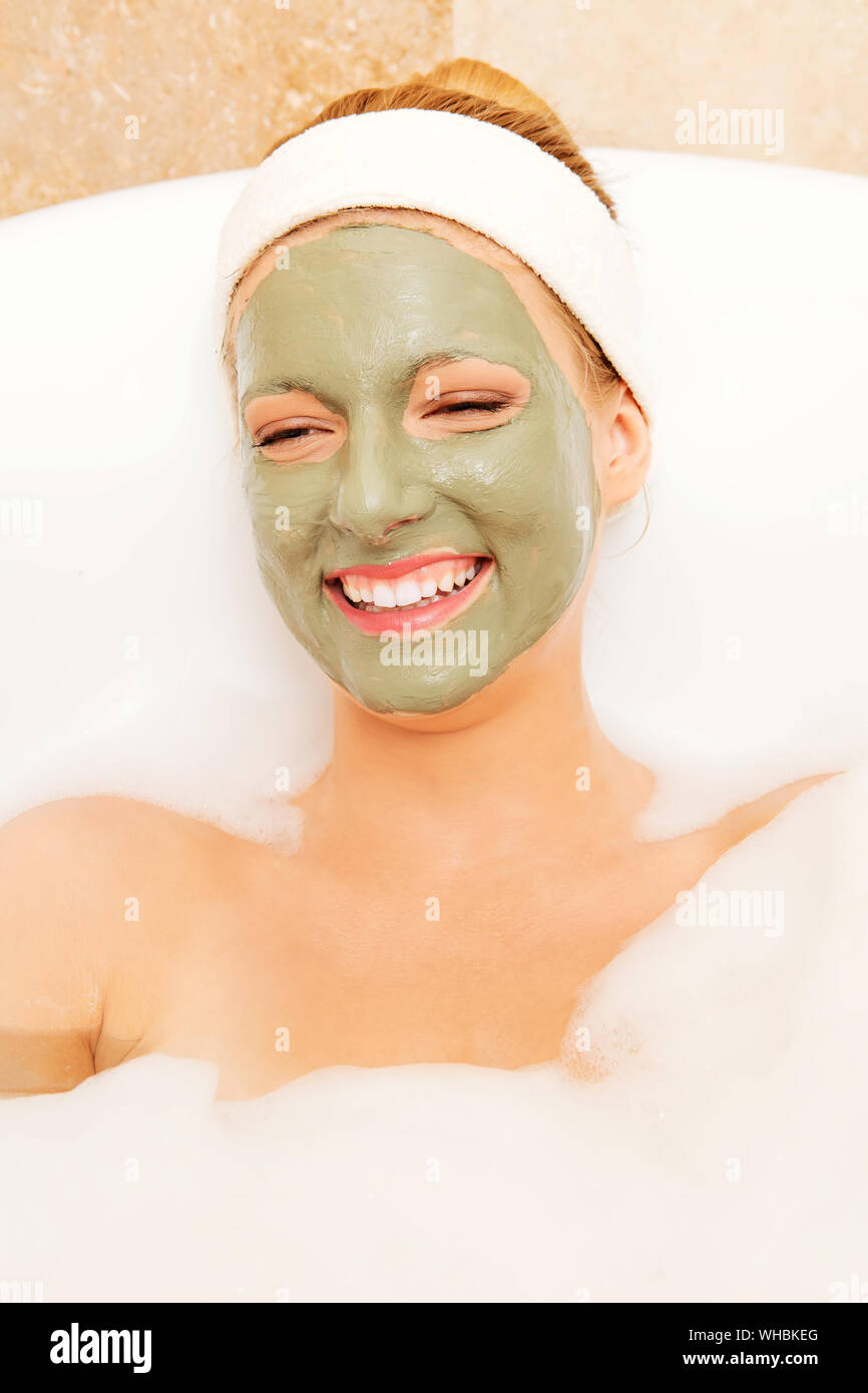 Woman bathtub headband hi-res stock photography and images - Alamy