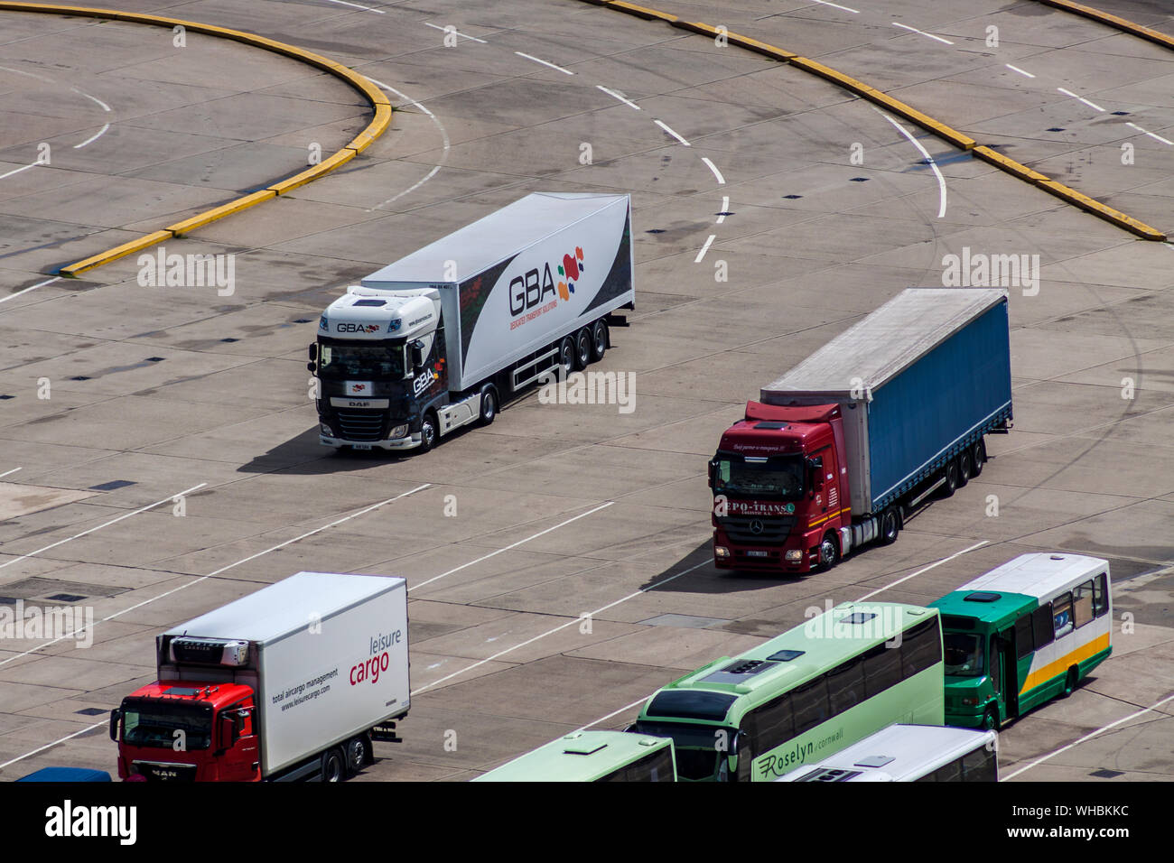 Queue lorries dover hi-res stock photography and images - Alamy