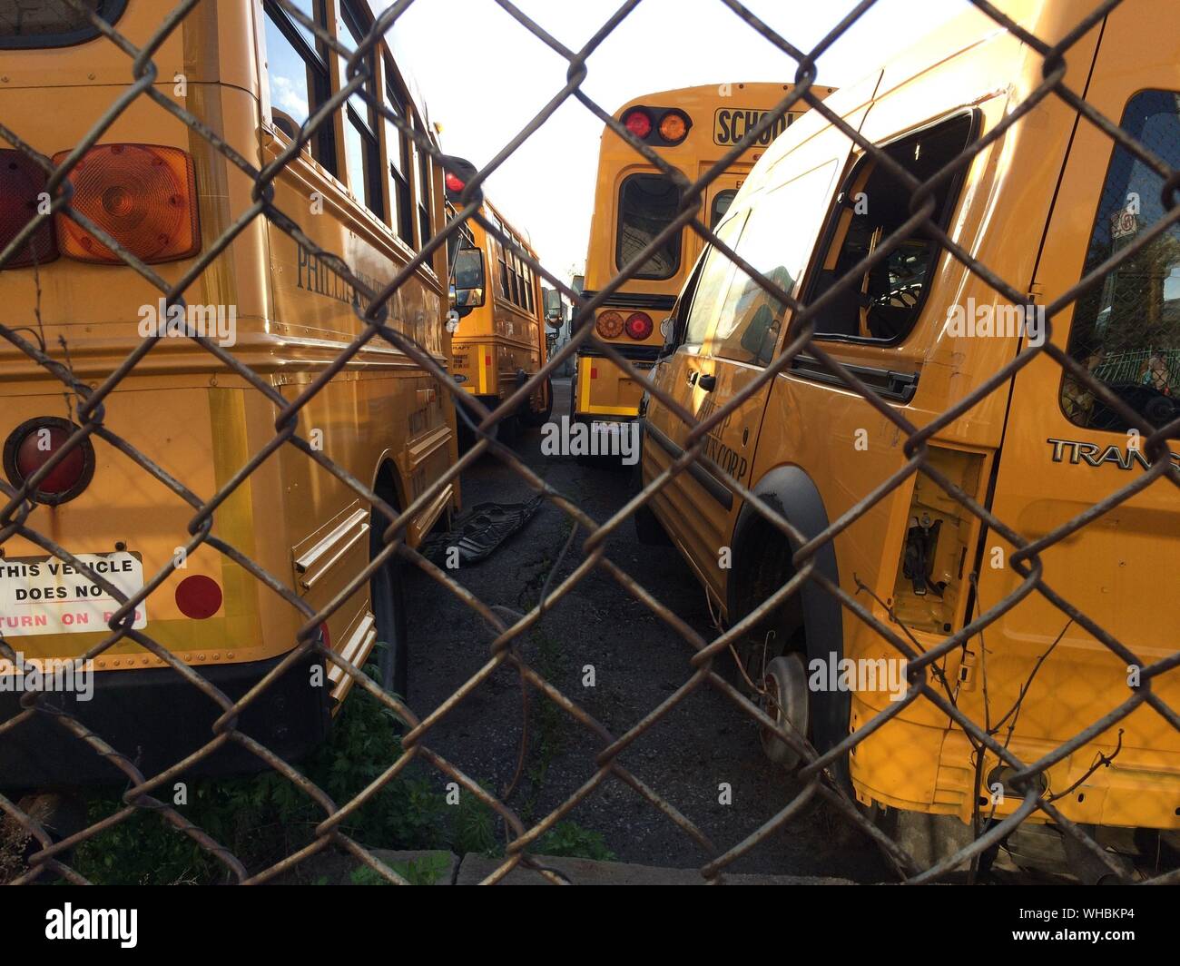 Buses parking hi-res stock photography and images - Alamy