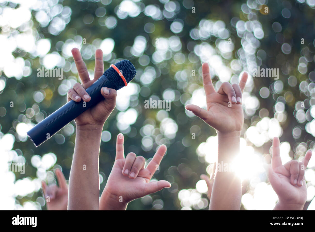 Hand microphone hi-res stock photography and images - Alamy