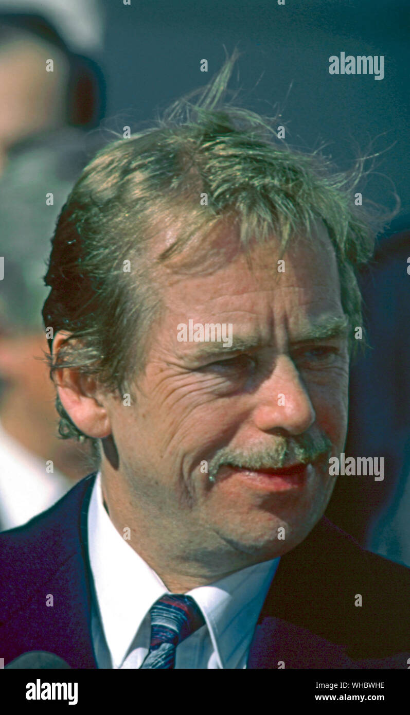 Washington DC, USA, February 20, 1990 Vaclav Havel the newly elected ...