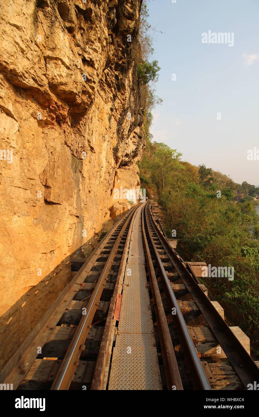 Cliff track hi-res stock photography and images - Alamy