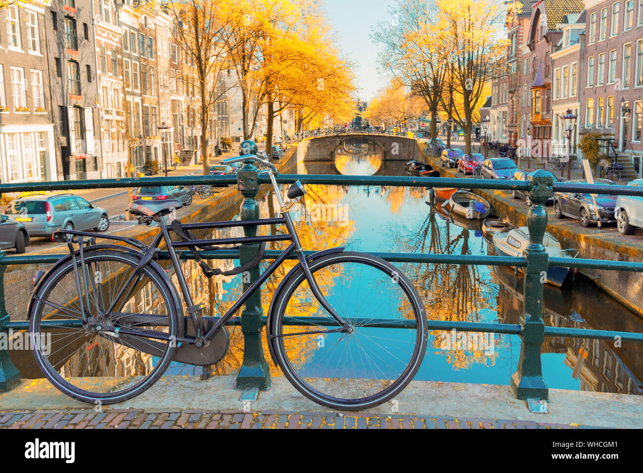 Old bicycle next to canal of Amsterdam Stock Photo - Alamy