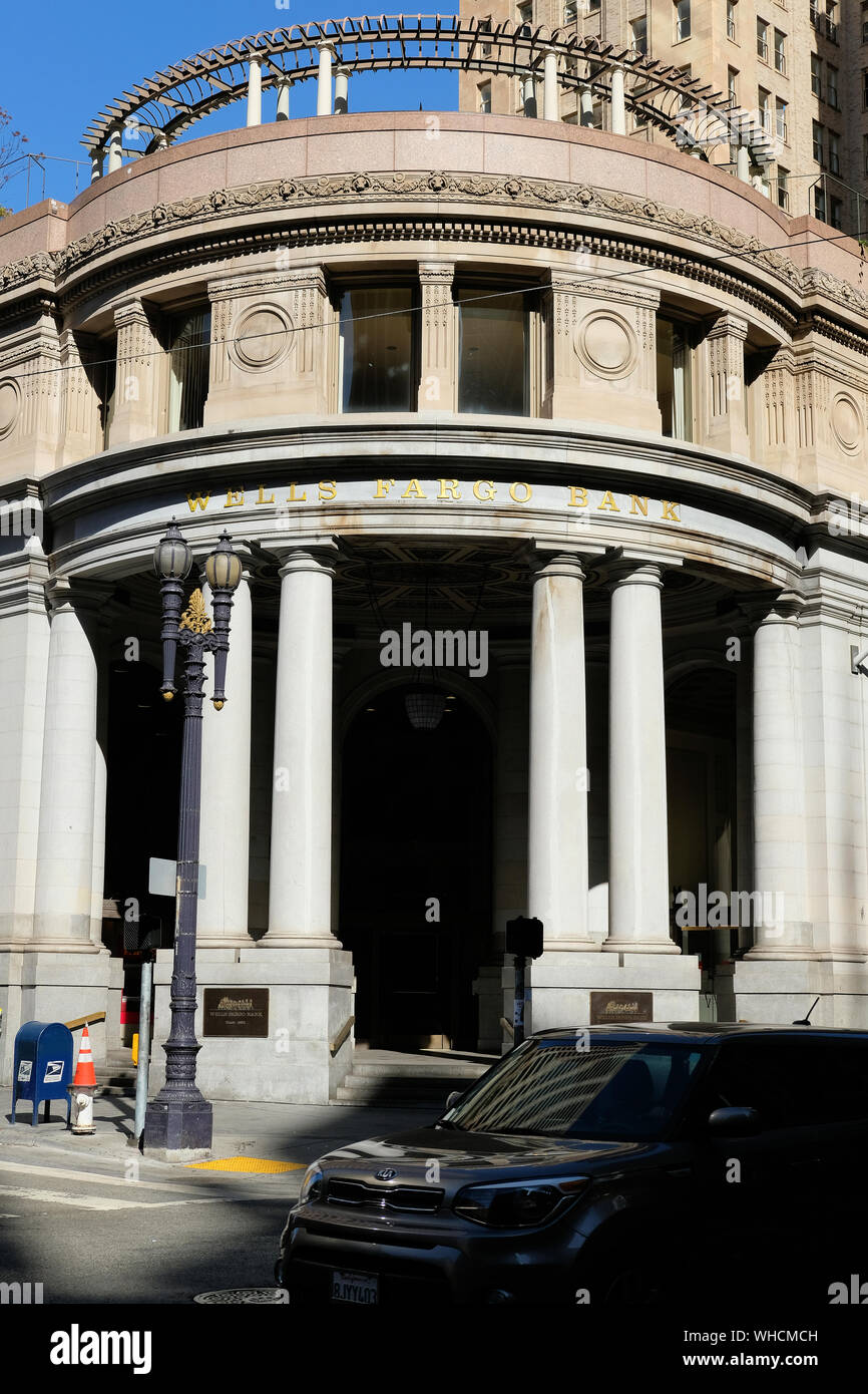 Exterior view of Wells Fargo Building at 1 Montgomery St. in downtown ...