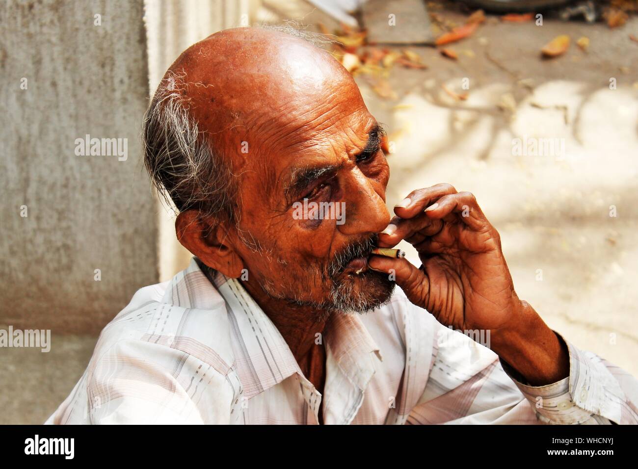 Smoking beedi hi-res stock photography and images - Alamy