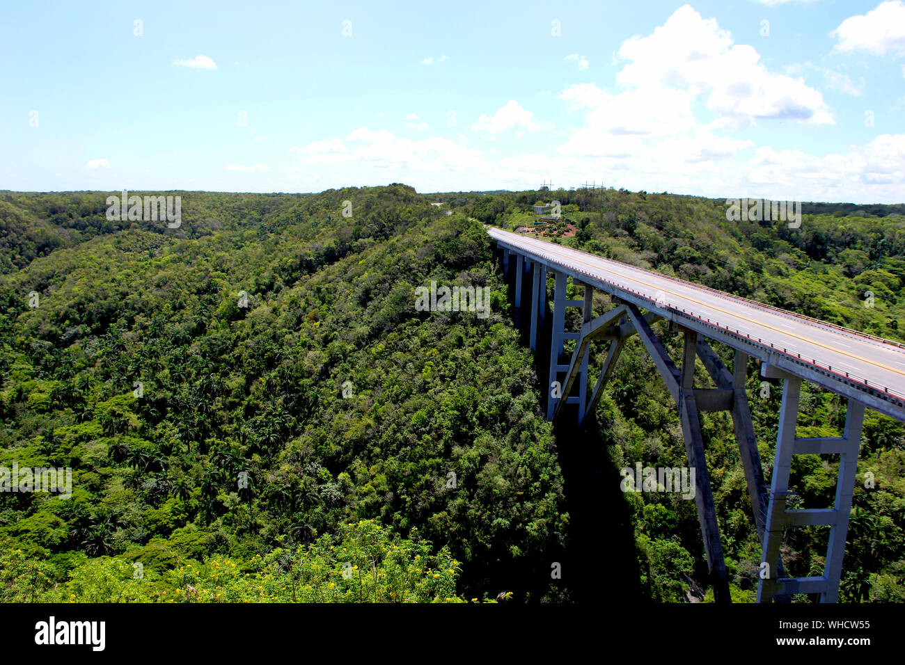 Bacunayagua bridge hi-res stock photography and images - Alamy