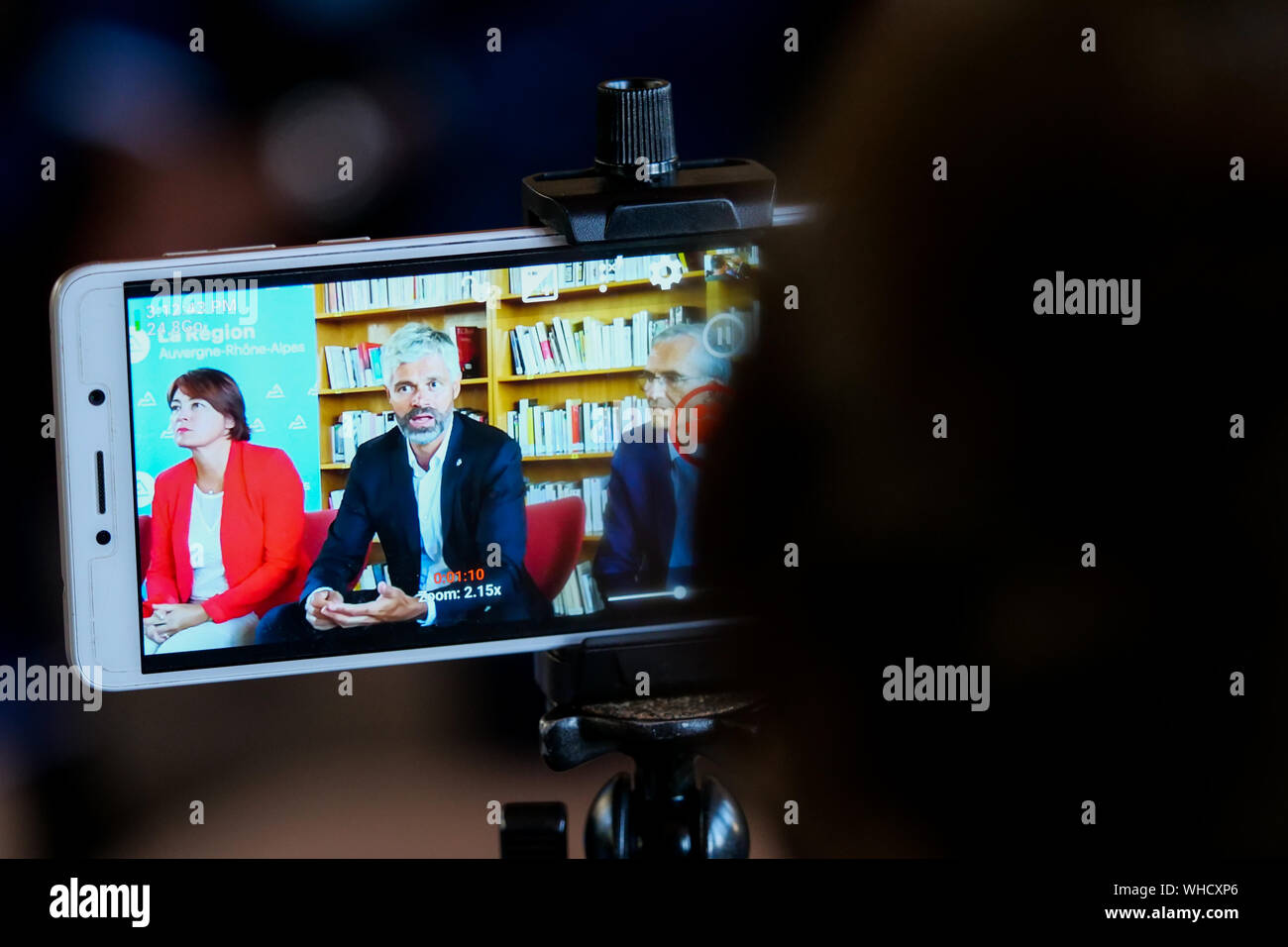 Reporting with a mobile phone hi-res stock photography and images - Alamy