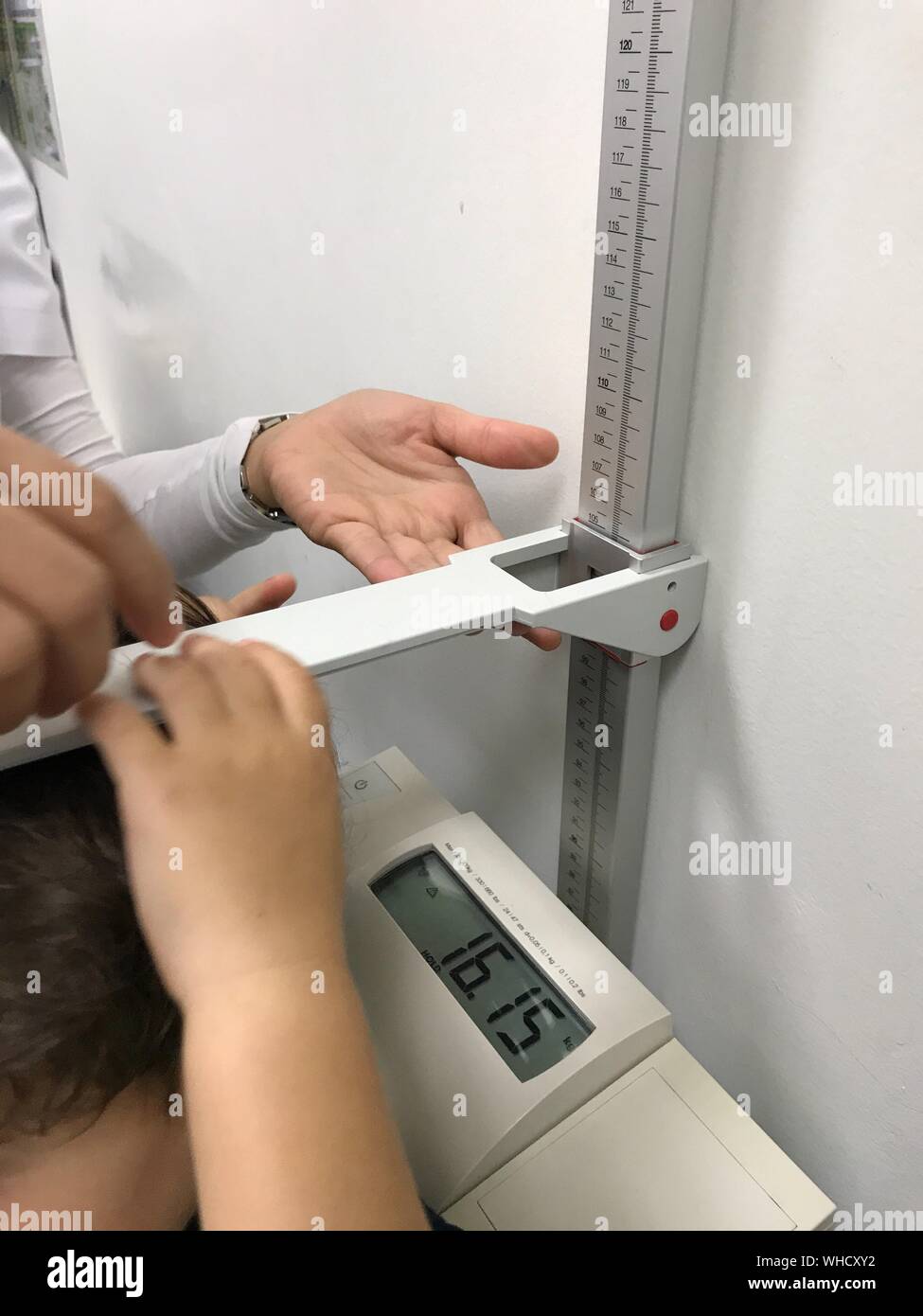 Woman weighing hands hi-res stock photography and images - Alamy