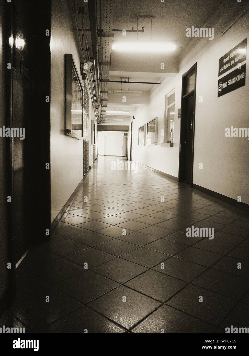 Hospital corridor and sign hi-res stock photography and images - Alamy