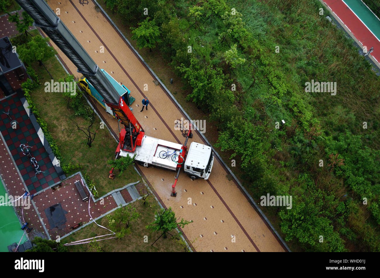 Cherry picker truck hi-res stock photography and images - Alamy