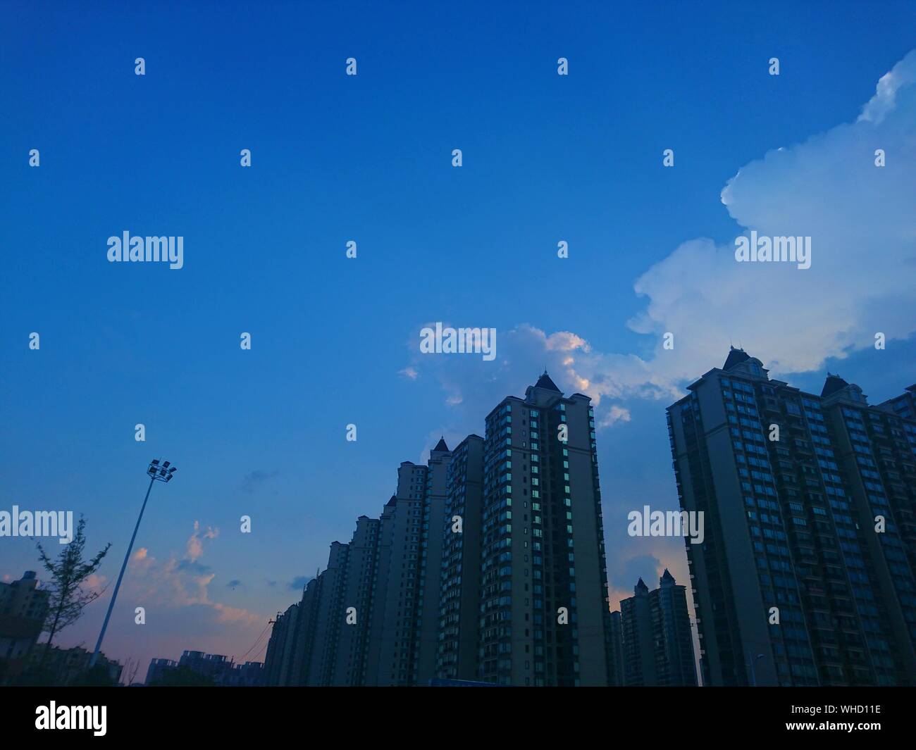 Modern cityscape blue hi-res stock photography and images - Alamy
